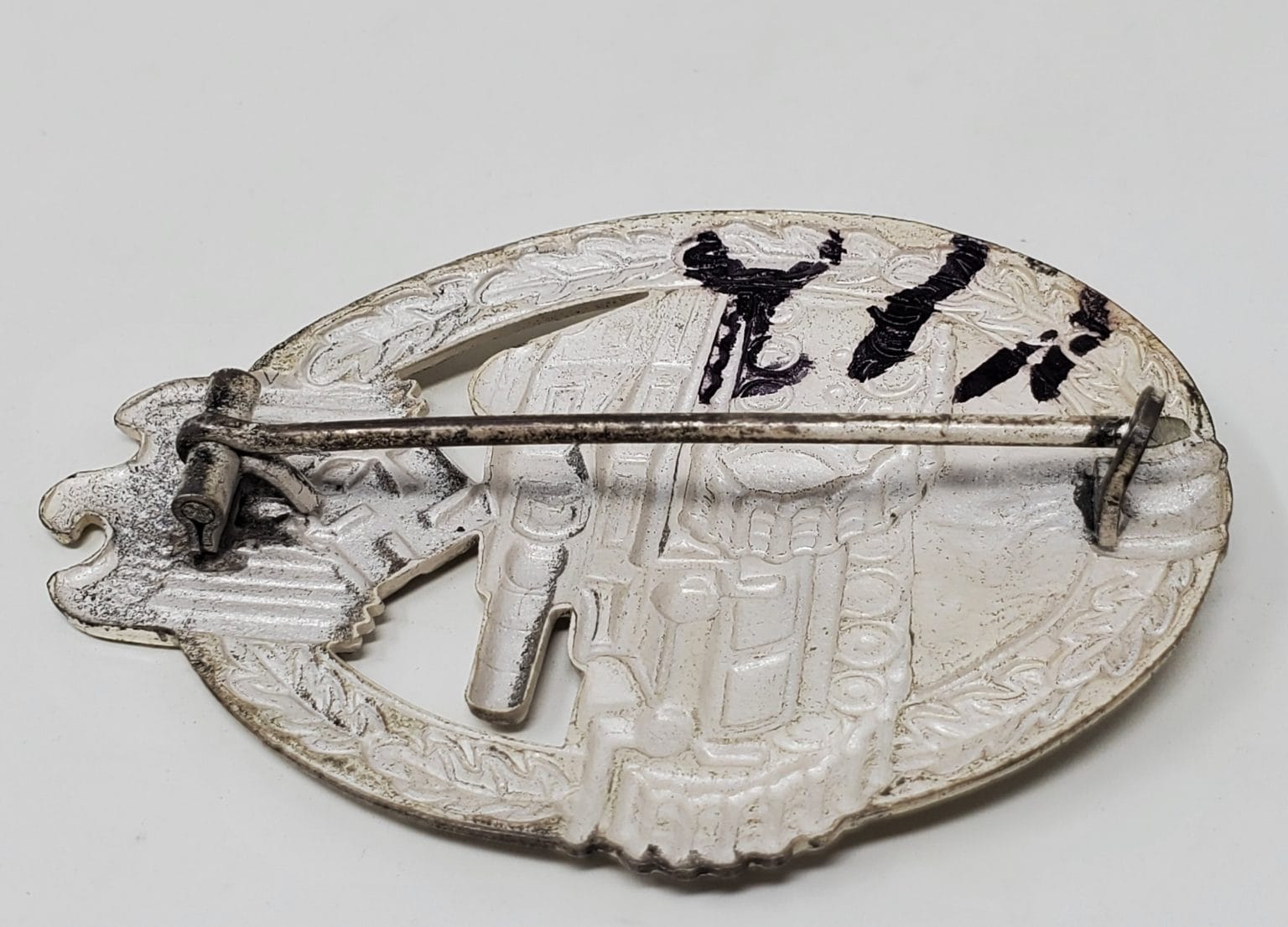(d.d.) Beautiful Panzer Assault Badge in Silver by Schickle – SS-Steel Inc.